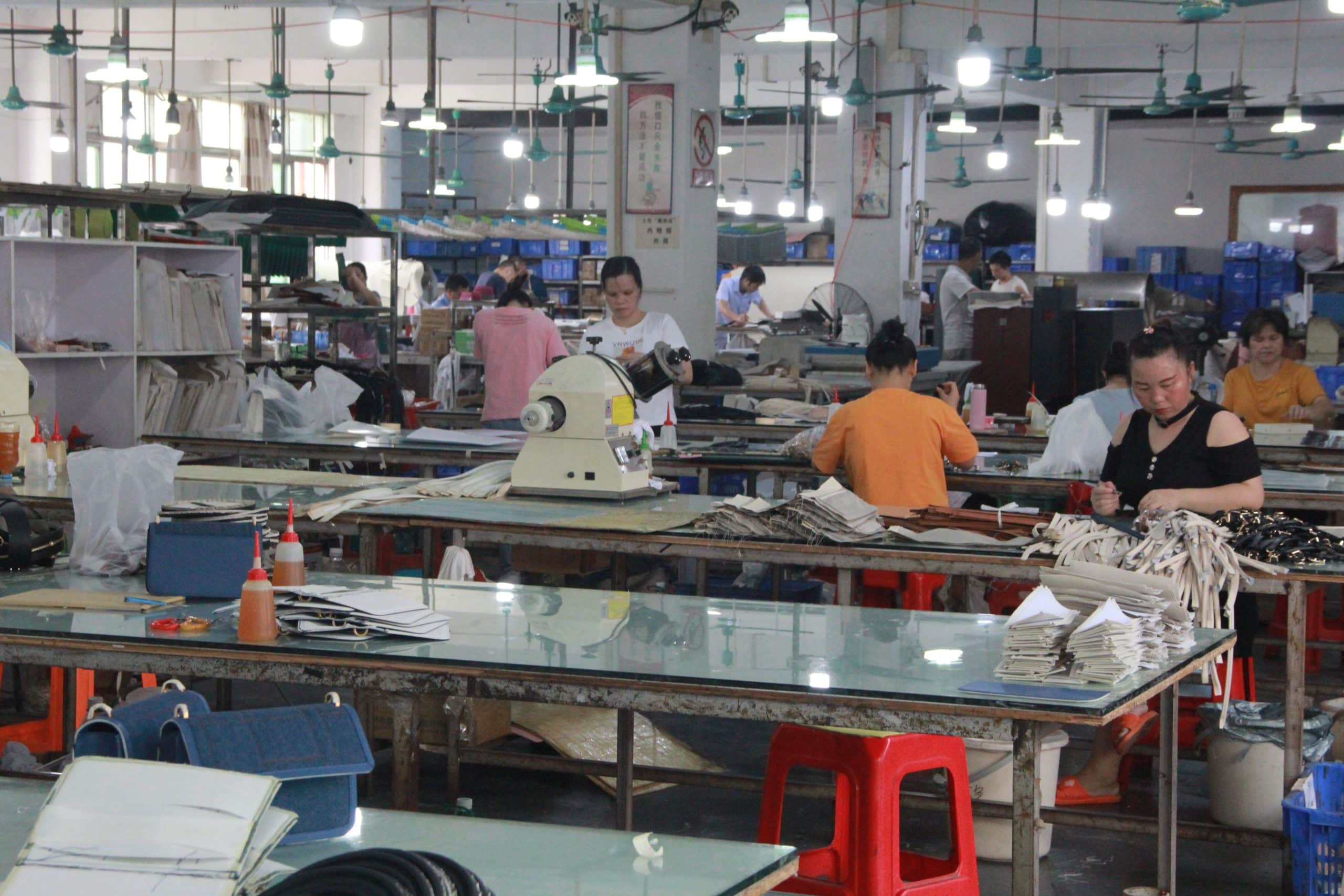 What is a handbag manufacturer? B&B Handbag Manufacturer